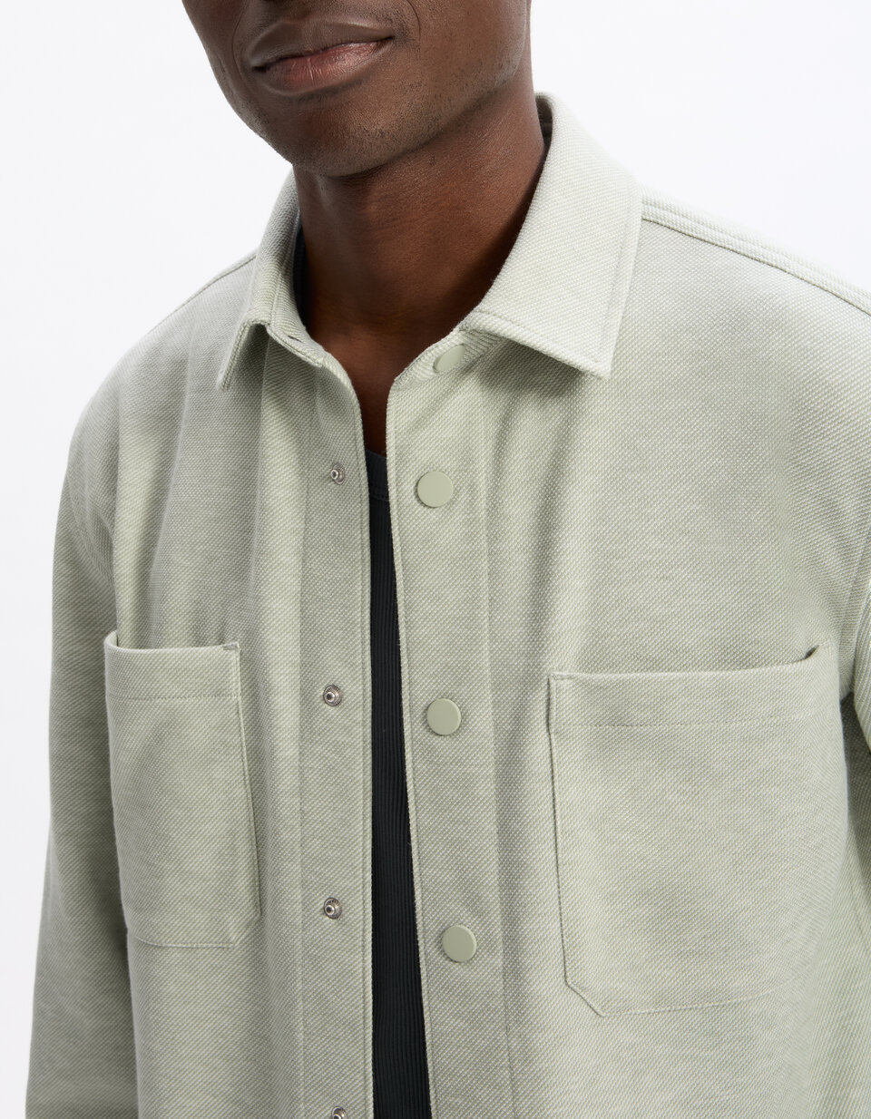 Sobrecamisa Texturada Com 2 Bolsos Verde Sálvia Celio Be Normal
