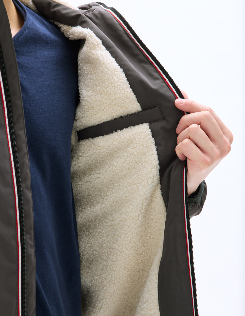 Cazadora Drycore con capucha y forro de sherpa - antracita | celio be ...